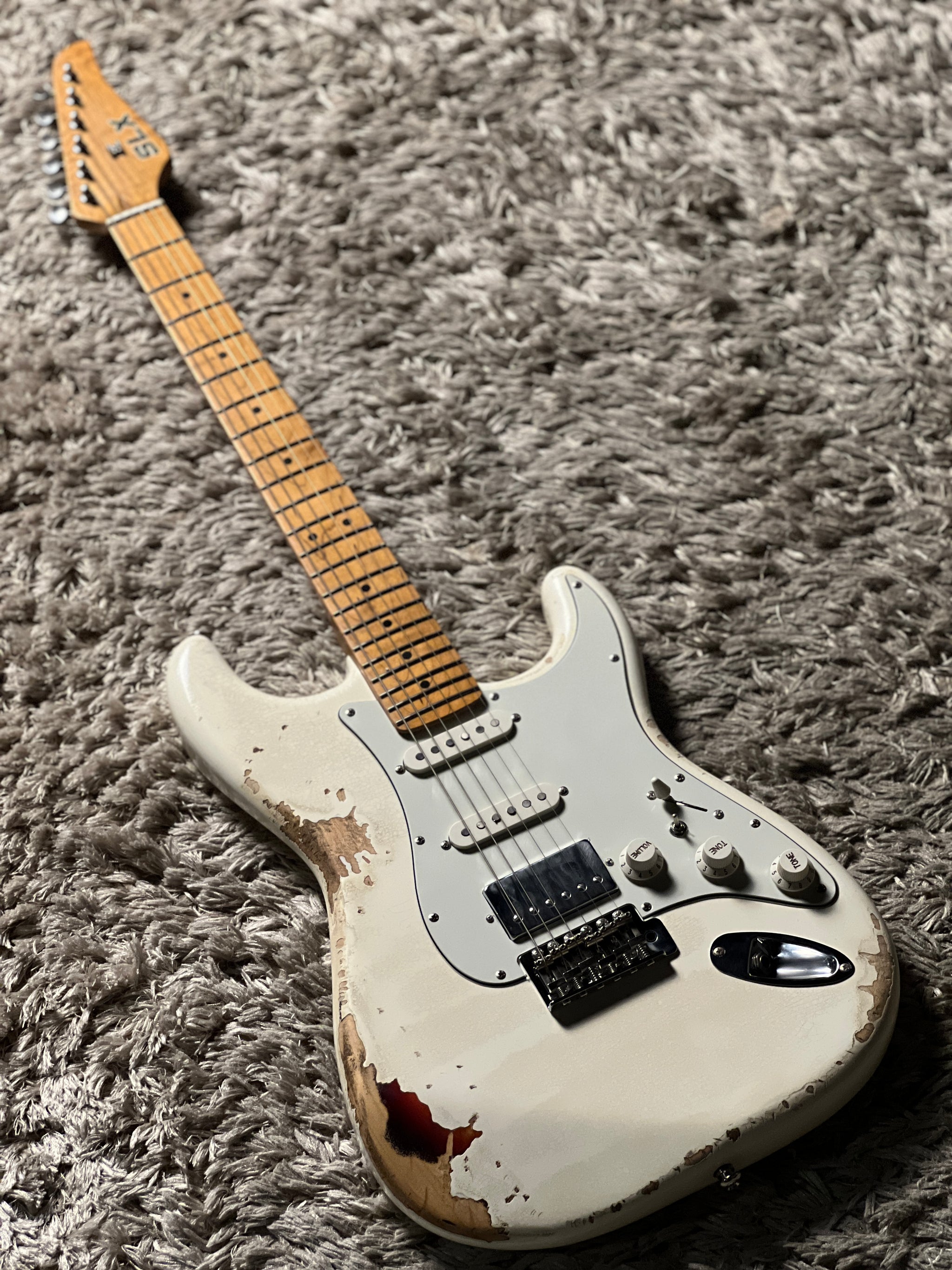 SLX Hawk Antique in Olympic White Over Sunburst with Nitrocellulose La ...