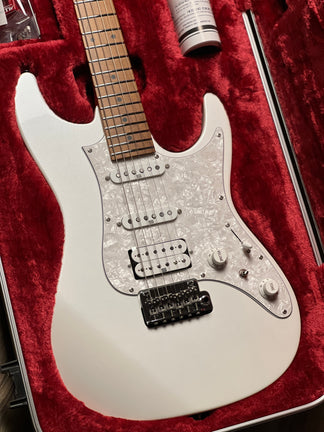 Ibanez Prestige AZ2204 in Pearl White F2503181 – nafiriguitar.com