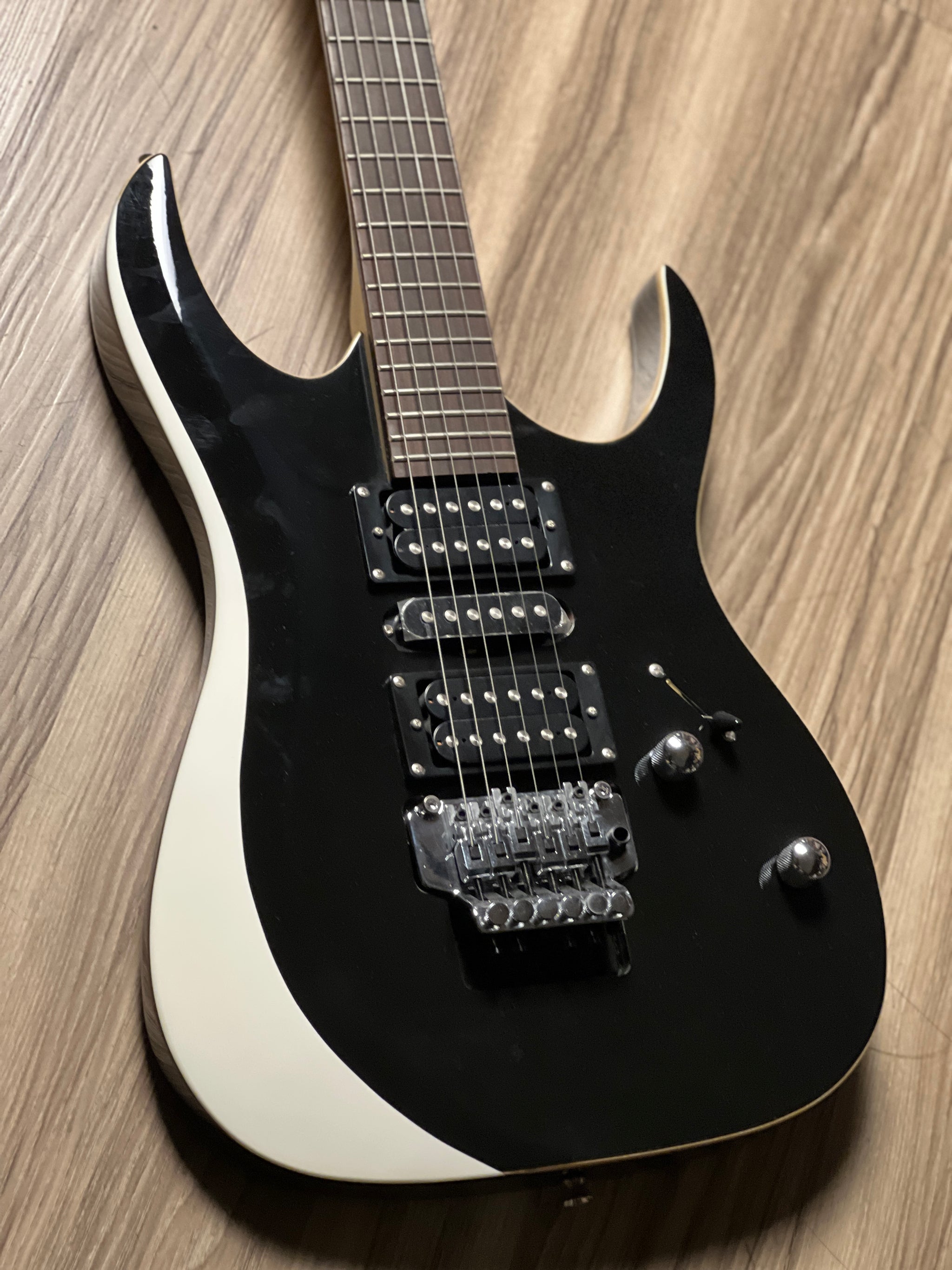 SLX Phoenix MC HSH FR in Yin Yang with Rosewood FB – nafiriguitar.com