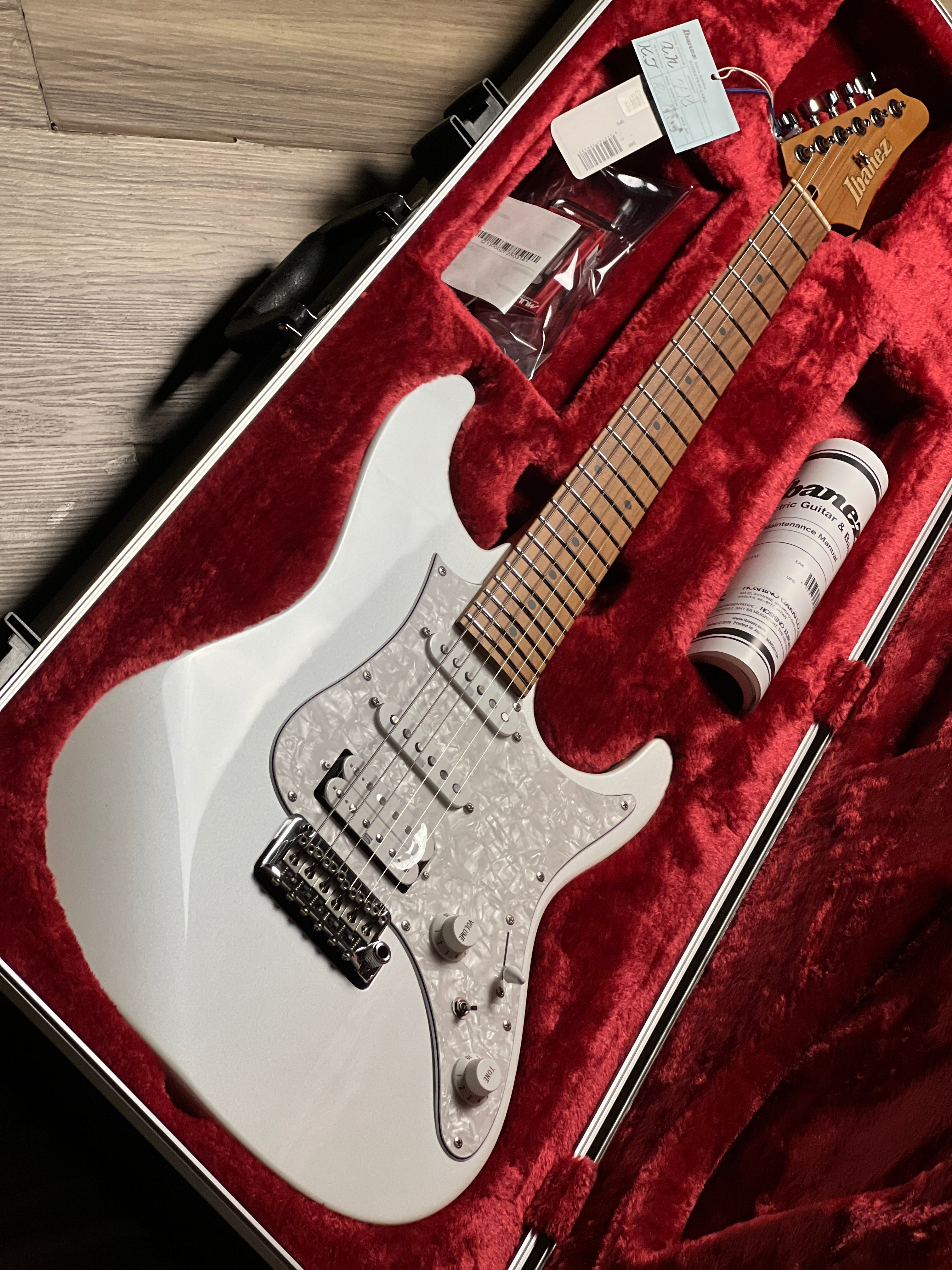Ibanez Prestige AZ2204 in Pearl White F2503181 – nafiriguitar.com
