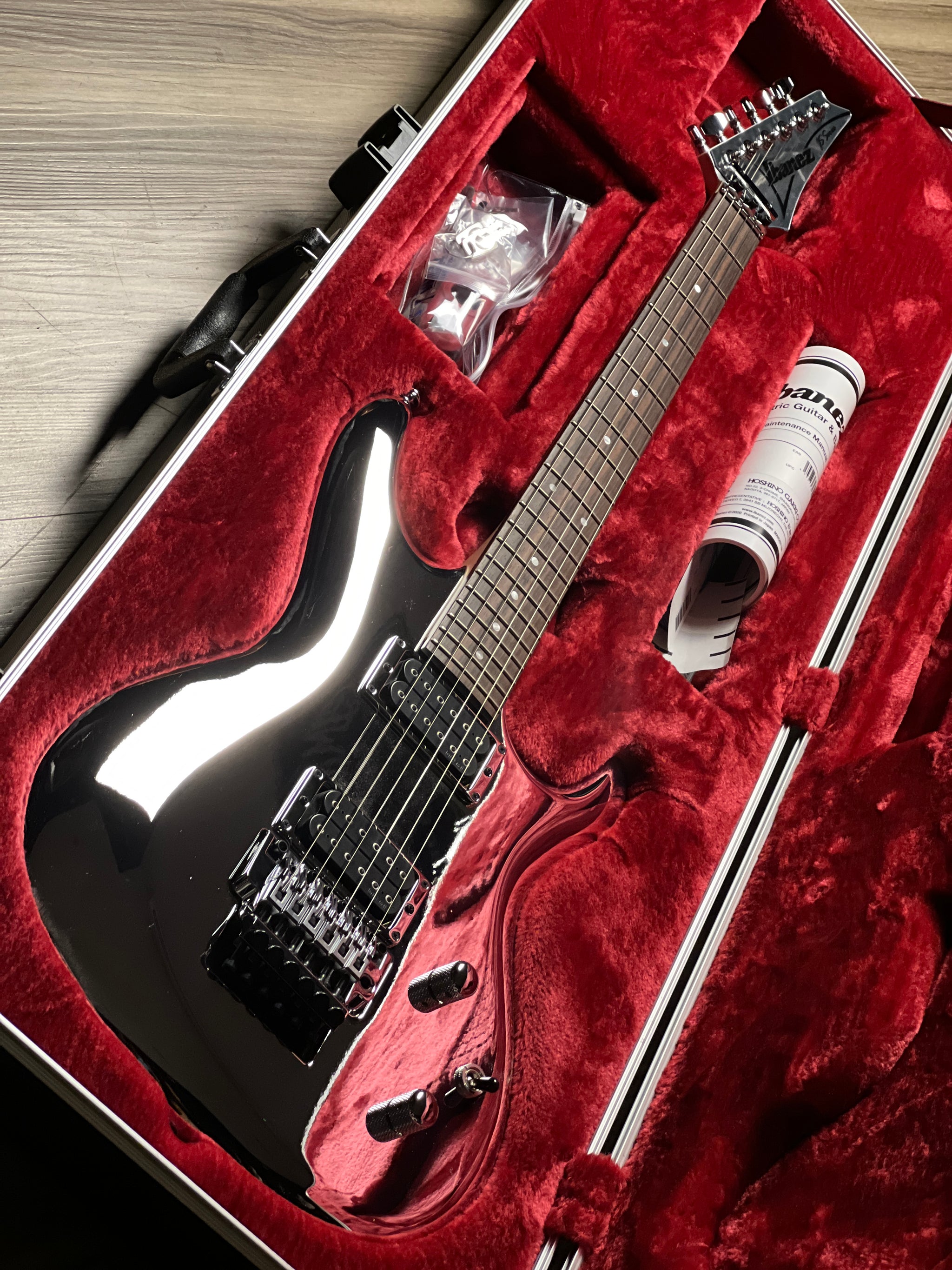 Ibanez JS3CR Joe Satriani Signature w/Case In Chrome Boy – nafiriguitar.com