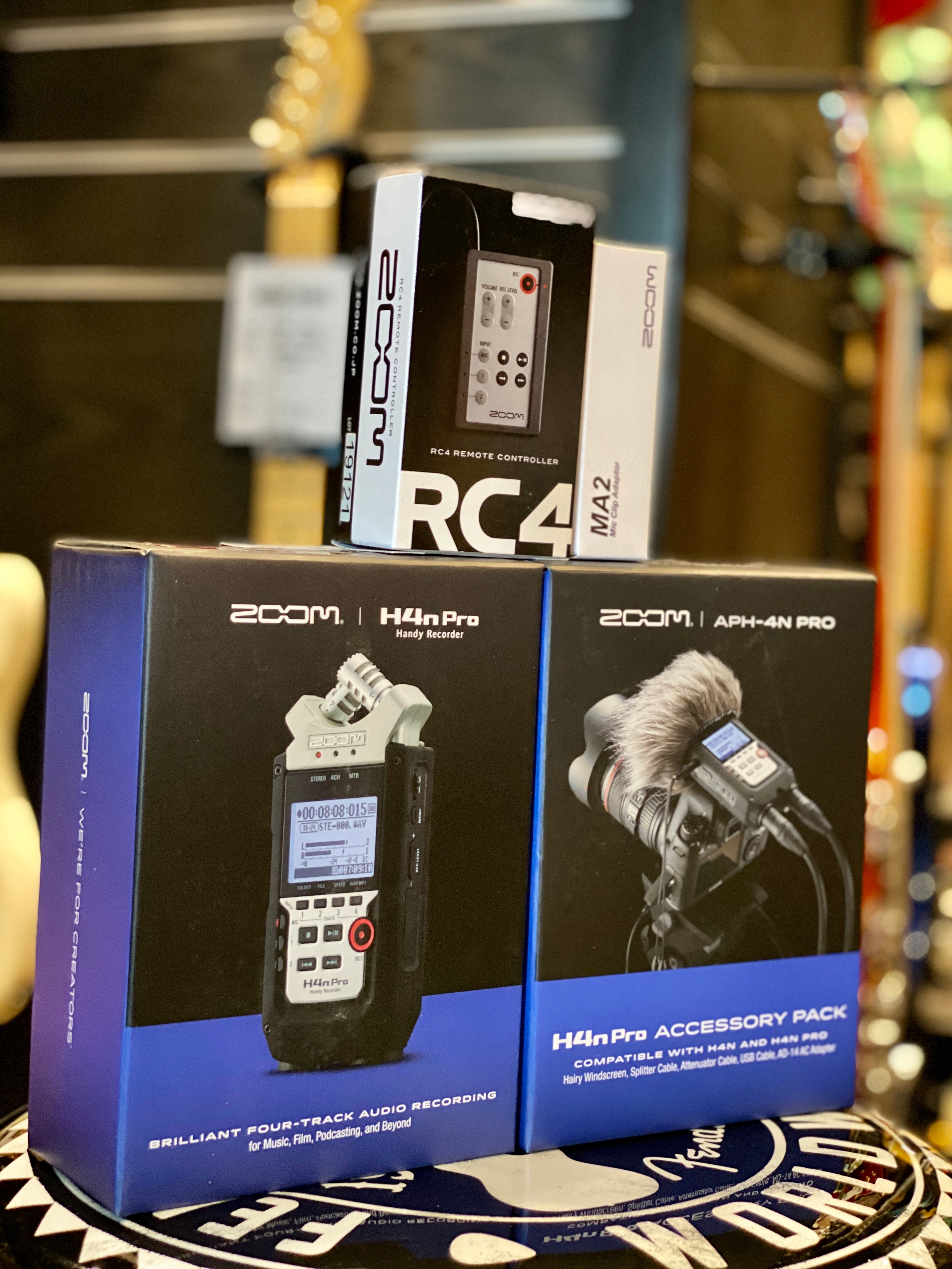 Zoom H4N Pro Handy Recorder Plus Accessories Pack – nafiriguitar.com