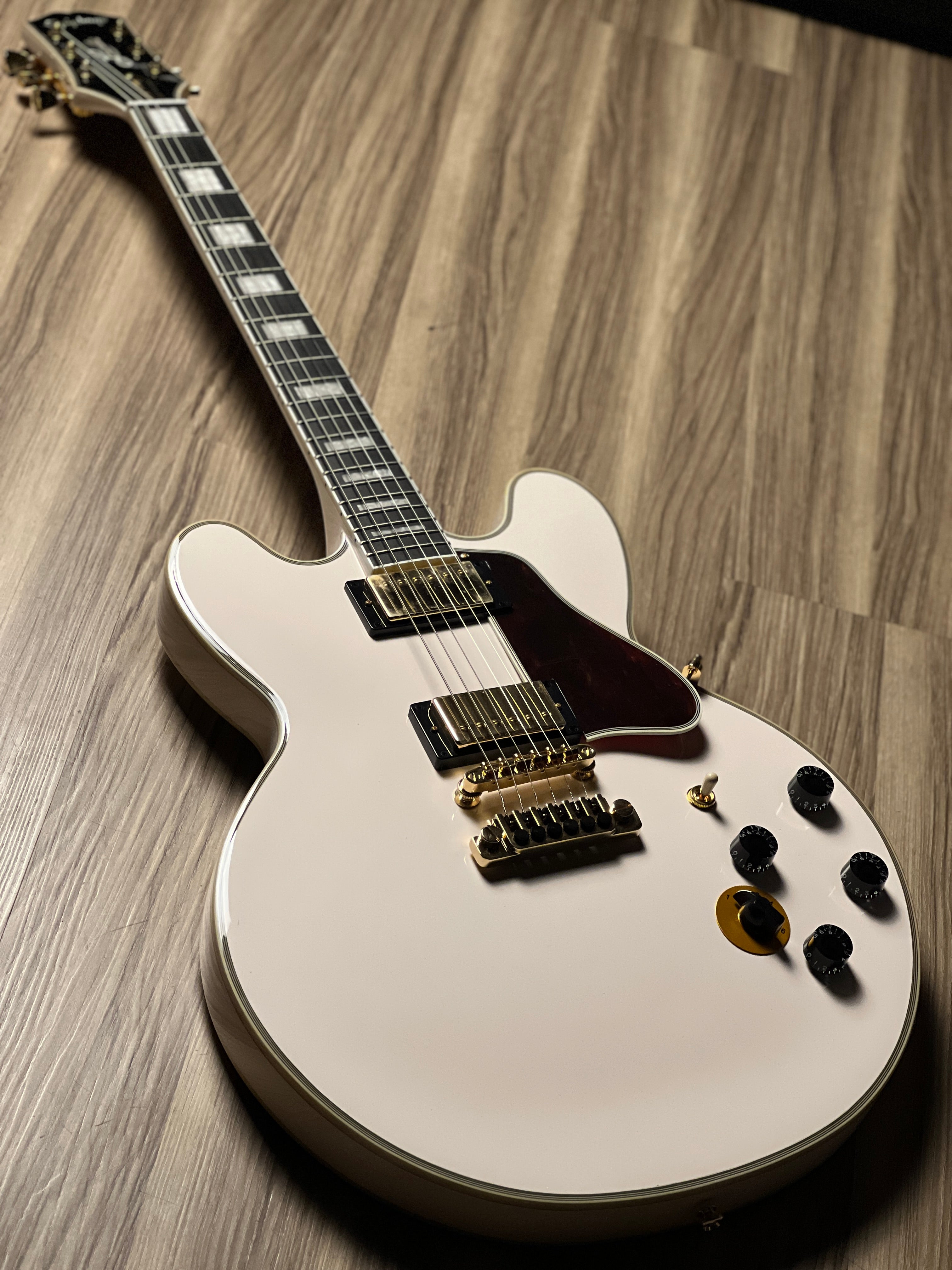 Epiphone Emily Wolfe "White Wolfe" Sheraton Semi-Hollow in Aged Bone W ...