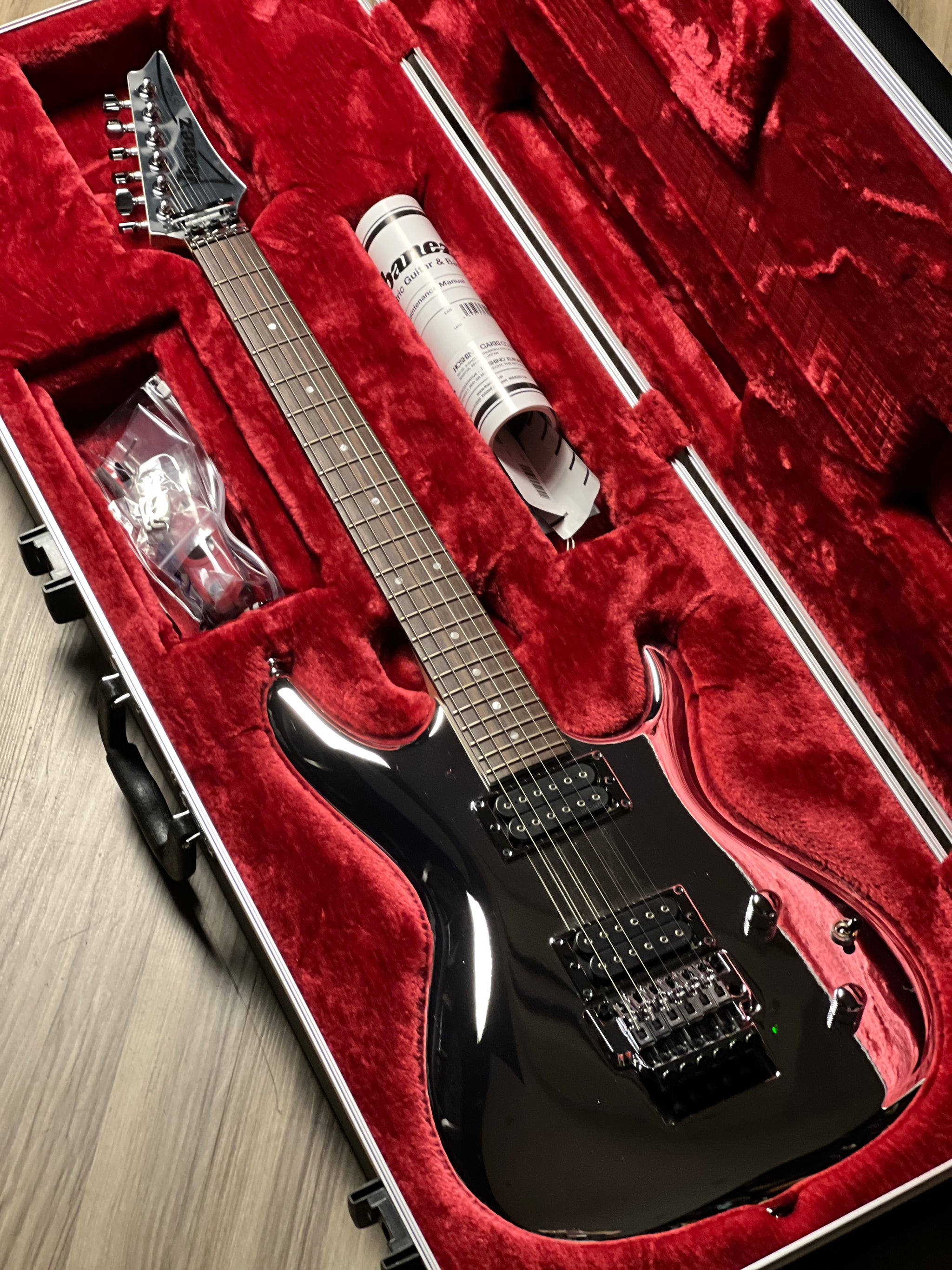 Ibanez JS3CR Joe Satriani Signature w/Case In Chrome Boy – nafiriguitar.com