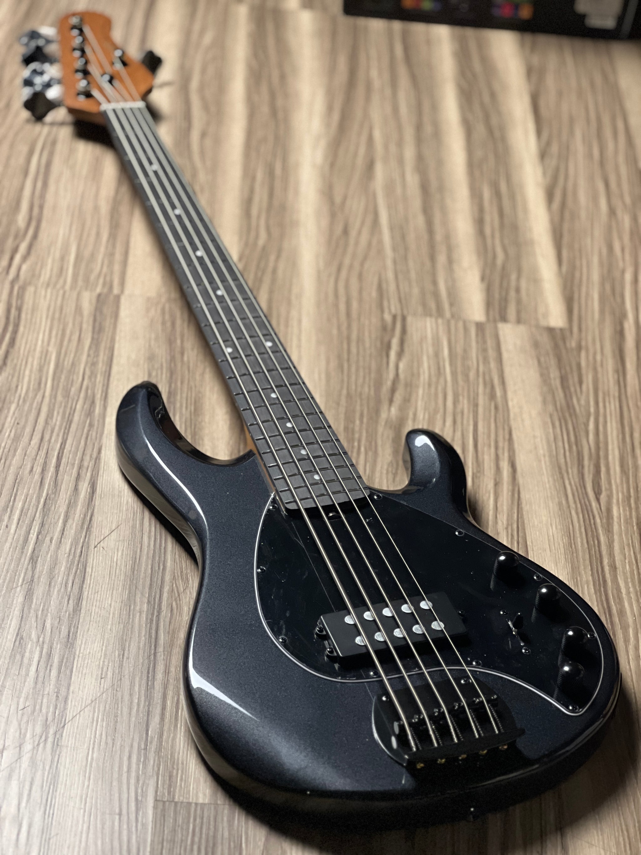 SQOE SBMS500 MBK 5 String Bass in Metallic Black – nafiriguitar.com