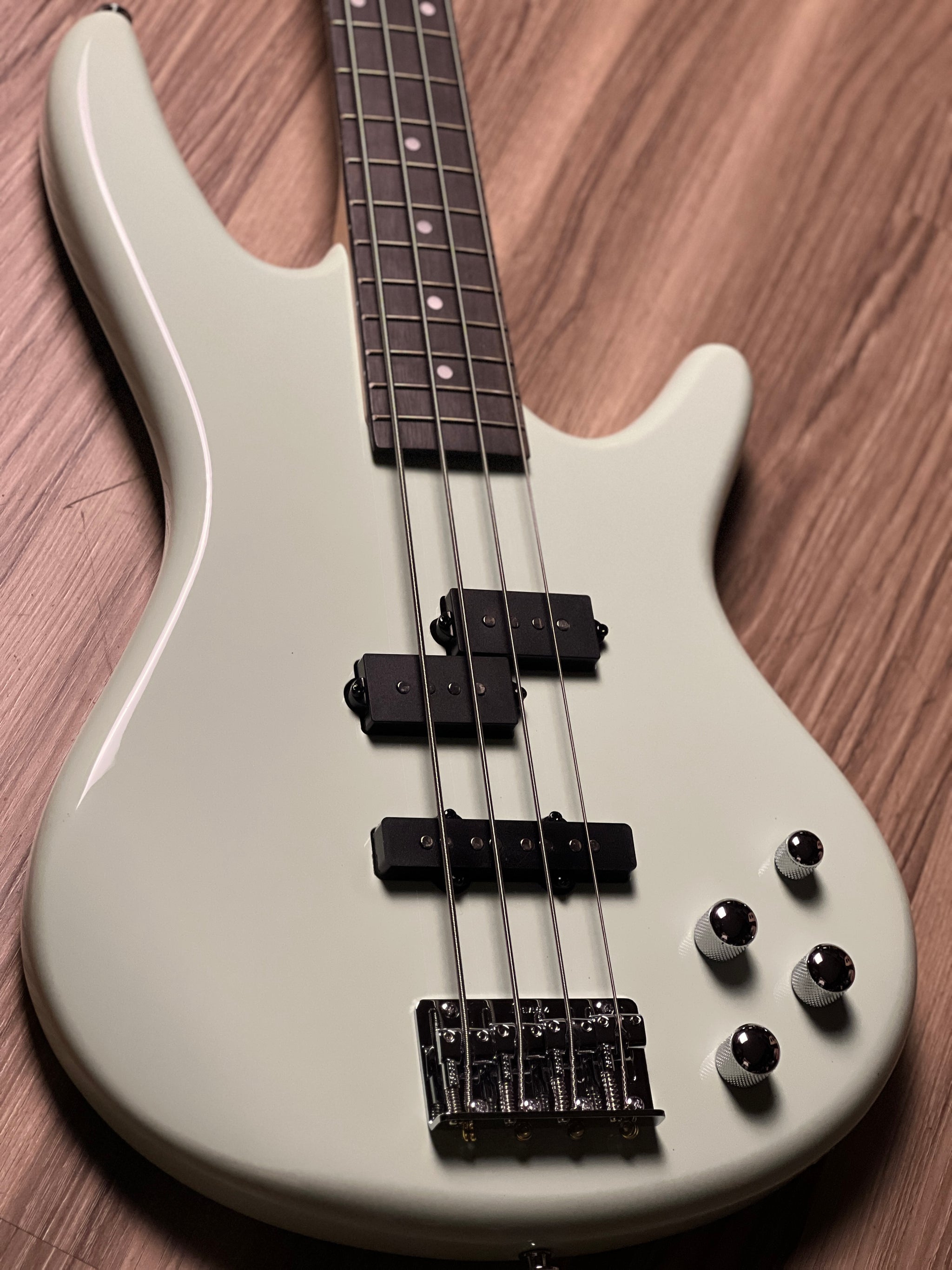 Ibanez GSR200-MGR 4-String in Mint Green – nafiriguitar.com