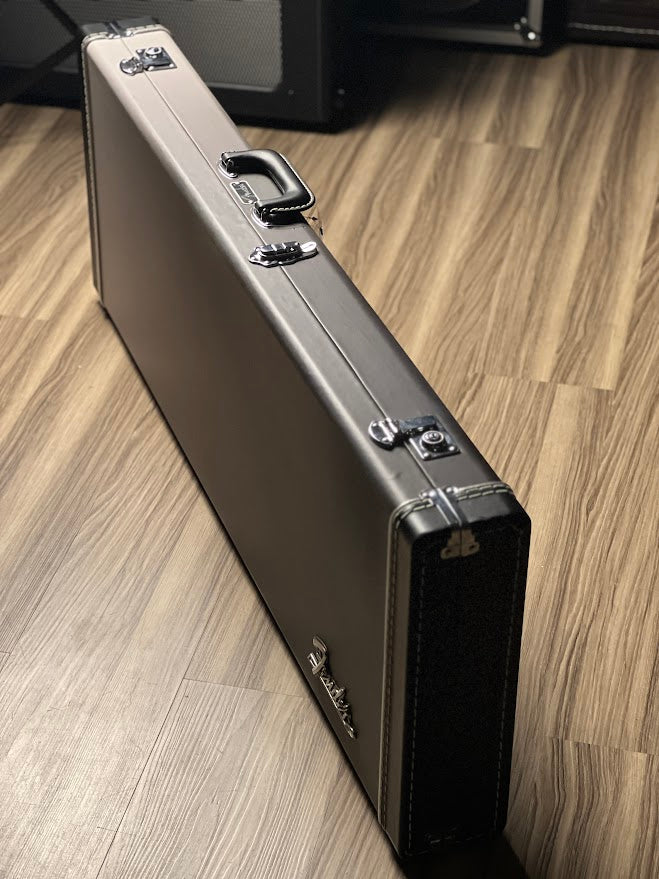 Fender Deluxe Ombre Stratocaster/Telecaster Guitar Case, Silver Smoke – nafiriguitar.com