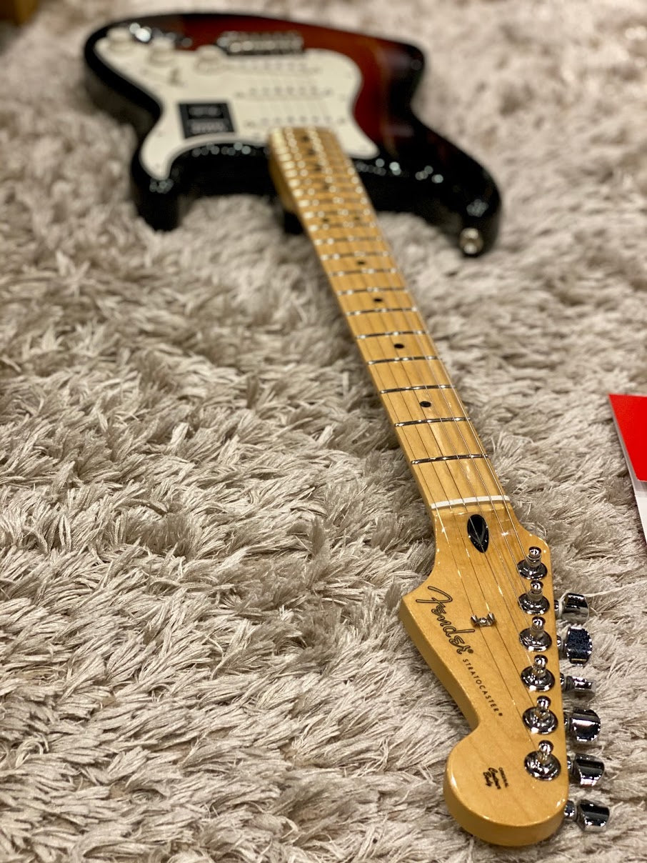Fender Player Series Stratocaster Maple Neck in 3-Tone Sunburst ...