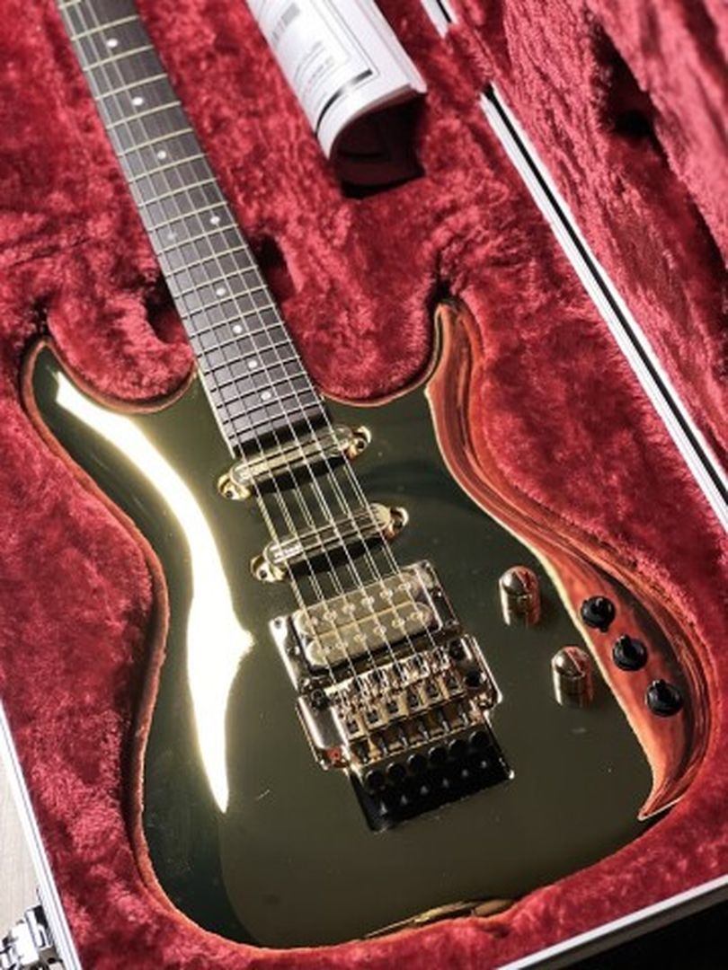 Ibanez JS2GD Joe Satriani Signature with Case in Gold Boy ...