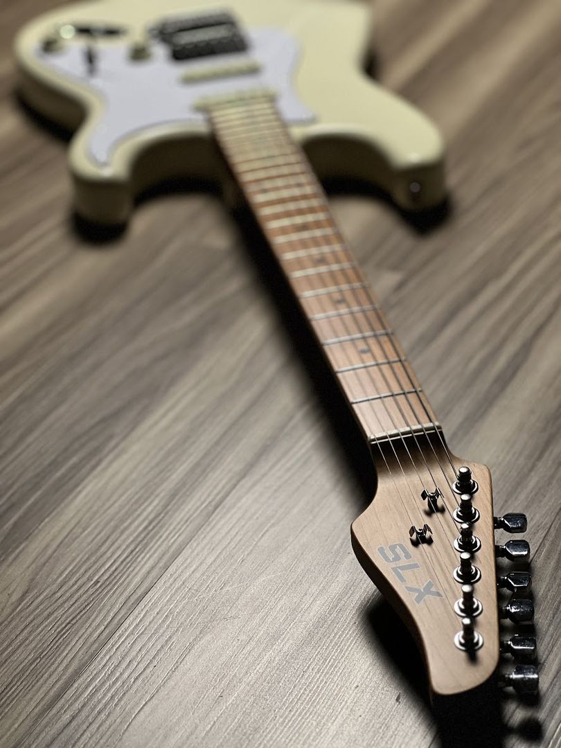 SLX Hawk Classic Lite 22 HSS in Olympic White – nafiriguitar.com